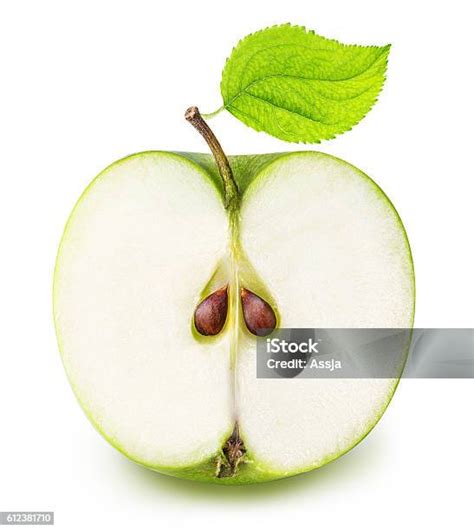 Setengah Dari Apel Hijau Yang Diiris Terisolasi Foto Stok Unduh Gambar Sekarang Alam Buah