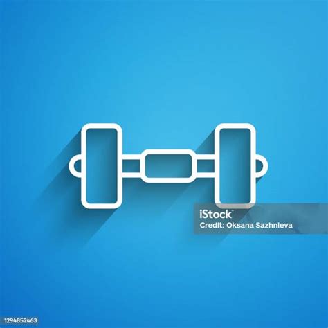 파란색 배경에 격리 된 흰색 선 아령 아이콘 근육 리프팅 아이콘 피트니스 바벨 체육관 스포츠 장비 운동 범벨 긴 그림자 벡터