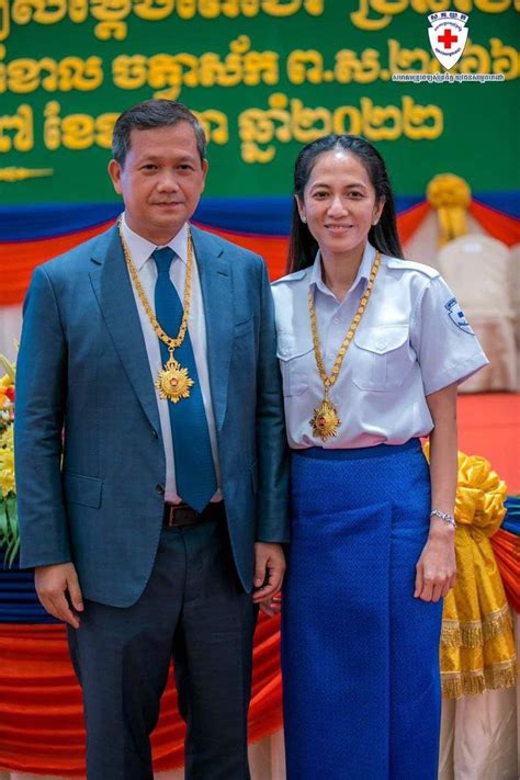 “លោកតា ធន់ យ៉េង និង ពូ សេង ខេមរា ពួកគាត់ទាំង២នាក់ទទួលបានការវះកាត់ជំងឺភ្នែកឡើងបាយ” សារព័ត៌មាន