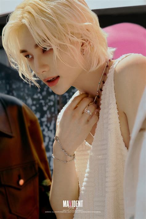 스트레이 키즈 맥시던트 개인 티저서 눈부신 비주얼 과시