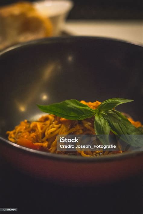 토마토 마리나라 소스에 토마토와 간 치즈를 곁들인 페투치네 스파게티 페이스트 0명에 대한 스톡 사진 및 기타 이미지 0명 레스토랑 사진 이미지 Istock