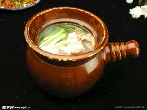 瓦罐海带排骨汤摄影图 传统美食 餐饮美食 摄影图库 昵图网