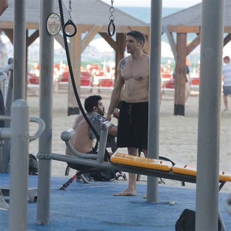 והרי התחזית עתי שולברג לוהט בבגד ים