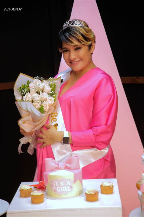 සාරාගේ Mom To Be පාටි එක මෙන්න Photos