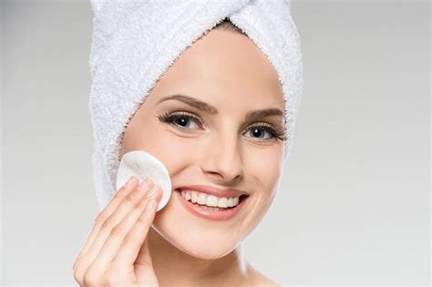 عشان وشك ينور تعرفي على نصائح هامة لتنظيف البشرة بلدنا اليوم