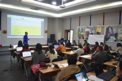 Нийтийн болон их дээд сургууль ЕБС ийн номын санчдад сургалт орж байна