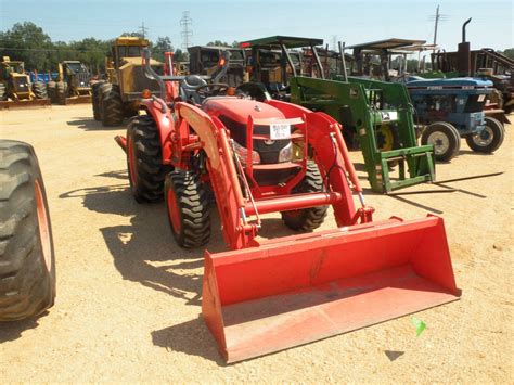 Kubota L3240 4x4 Farm Tractor