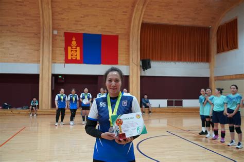 Үй Цай сургуулийн Vi Xii ангиудын эцэг эхчүүдийн дунд “Волейбол” ын тэмцээнийг зохион байгууллаа