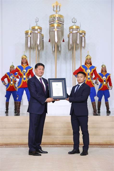 Шилдэг залуу эмч нарыг шалгаруулж шагнав