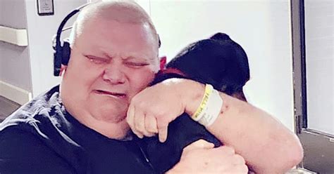 Homem Acorda De Coma Recebe Notícia De Que Seu Cão Desapareceu Mas