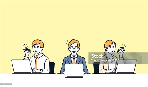 노트북 앞에서 행복해하는 사업가의 벡터 일러스트 소재 노트북에 대한 스톡 벡터 아트 및 기타 이미지 노트북 성취 소기업 Istock