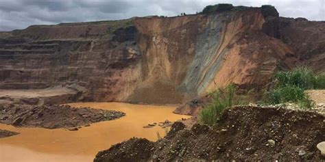 ဖားကန့်တွင် ကမ်းပါးပြိုကျပြီး ရေမဆေးကျောက်ရှာသူ ၄ ဦး သေဆုံး