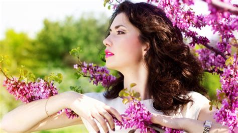 Girls And Flowers Wallpapers 4k Hd Backgrounds On Wallpaperbat