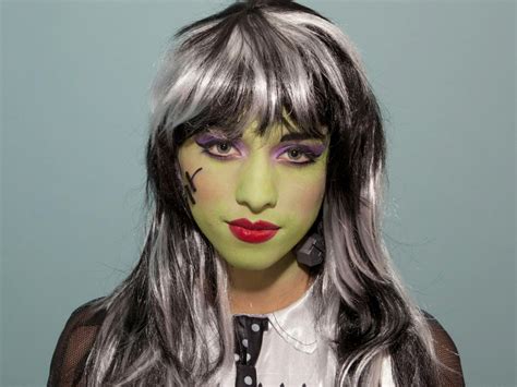 Girl Zombie Makeup Tutorial