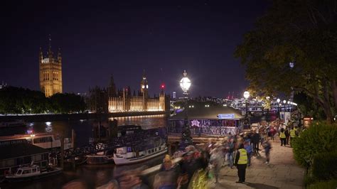 Сексуални посегателства в Лондон на опашката за поклонение пред покойната Елизабет Втора Новини бг