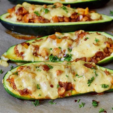 Манджари Привет☀️☀️☀️ Менюто за днес КРЕМ СУПА С ПЕЧЕНИ ЧУШКИ домати патладжани моркови