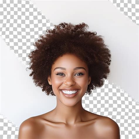 Una Mujer Con Un Peinado Natural Con Las Palabras Natural En La