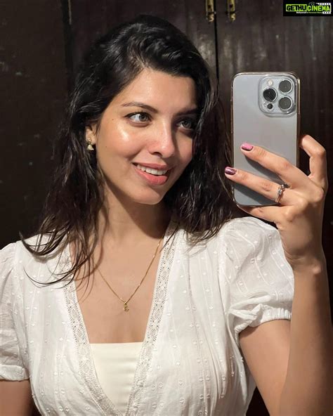 Riya Deepsi Most Liked Photos And Posts Gethu Cinema