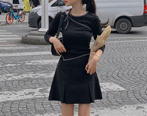 리리앤코 레핀브 스판 배색 리본 언발 티셔츠 자체제작 봄 신상 봄옷 봄티셔츠 스판티셔츠 라운드넥 슬림핏 리본티셔츠 리본스트랩