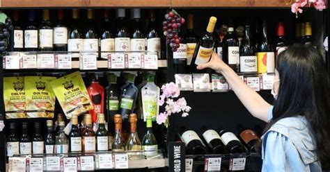 주류시장도 양극화 가성비·프리미엄 투트랙 전략