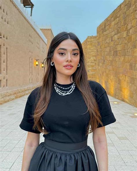 Güzel Oyıuncu Simay Barlas Suudi Arabistanda Hayranlarıyla Buluştu