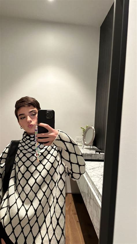 Dixie Damelio 12 28 2022 • Celebmafia