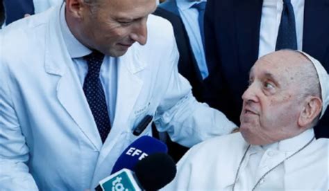 หมอที่รักษาโป๊ป เผย โป๊ปบอกเสียใจไม่ได้ล้างเท้าให้ผู้ต้องขังในวันพฤหัสศักดิ์สิทธิ์