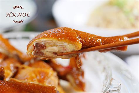 慢煮煙燻玫瑰豉油雞配蒜香牛鬆炒飯 香港新東方廚藝培訓