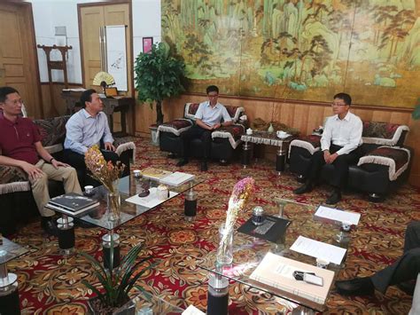 刘劲松大使会见中冶集团铜锌公司董事长
