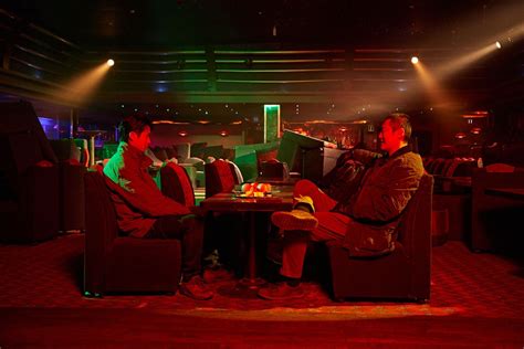 Netflix《殺人者的難堪》正式預告上線：崔宇植大突破明暗角色大轉換 鮮血濺身大開殺戒！ Gq Taiwan