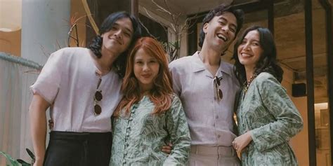 Nadin Amizah Performs After Vidi Aldianos Passing Dedicates Song To
