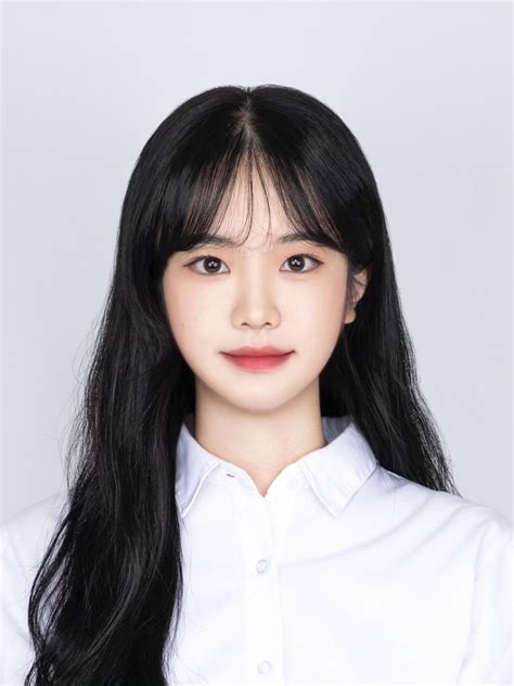 Profile Inspo에 있는 Sweety님의 핀 여성 얼굴 사진 촬영 여성
