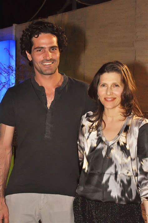 תמונה של קרן מור עם לירון לבו מתוך טקסי דרייבר אידיבי