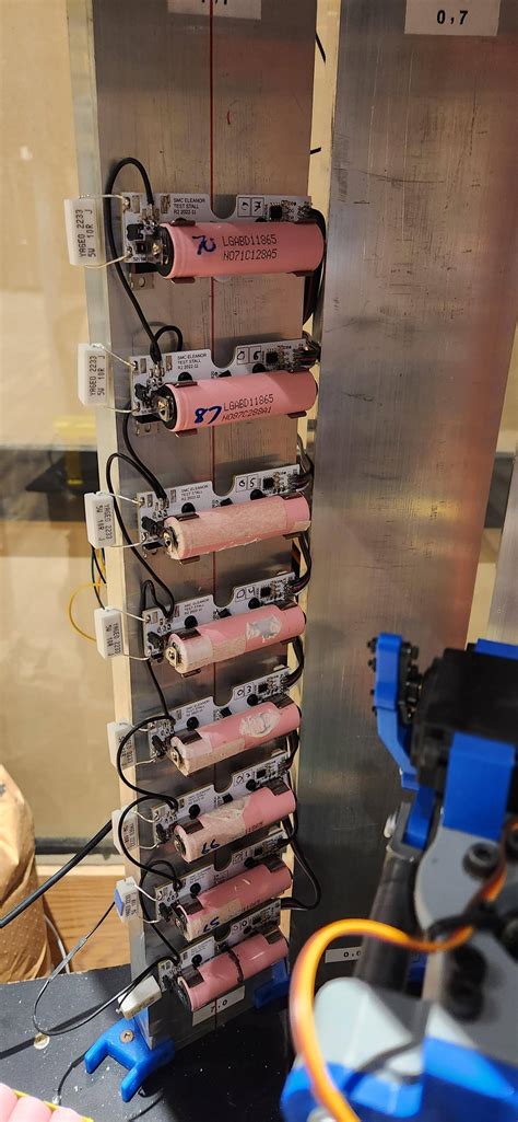 batteries voltage leak when muxing li ion cells for voltage measurements electrical