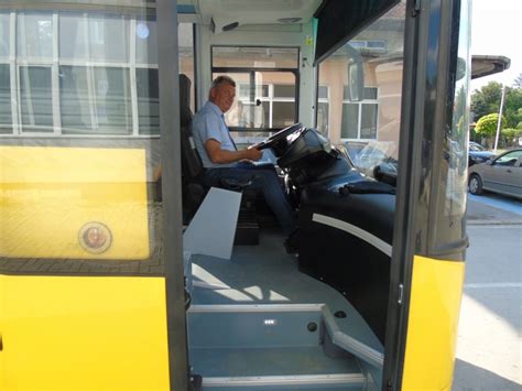 И Община Бяла Слатина получи нов автобус от МОН снимки