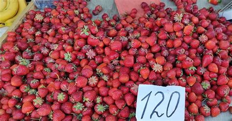 Ціни на овочі ягоди мясо і молочку на ринку Первомайська у травні