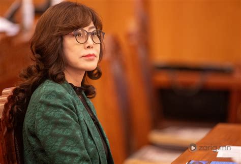 Д Сарангэрэл Хүүхэд хүчирхийлсэн хүний зургийг ил нийтэлнэ гэж ярьсан атал хуульд алга