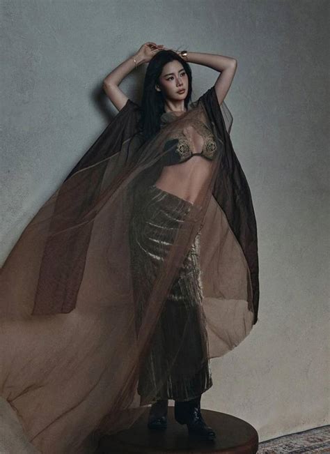 패션엔 클라라 대륙 홀린 머메이드 여신 비현실 비율의 판타지 시스루 드레스룩