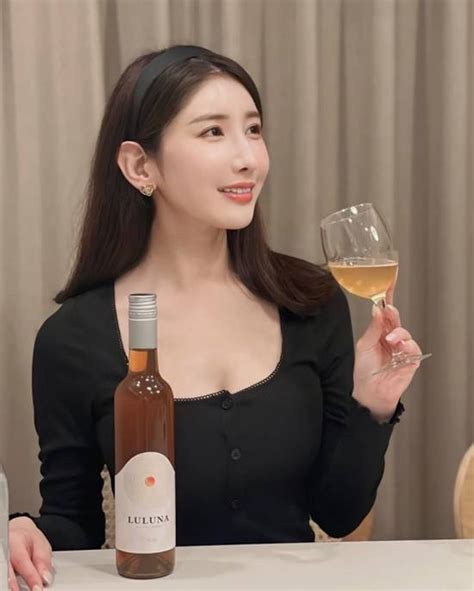 号称林志玲般的温柔和知性 日本人妻感写真女星亚里沙 游民星空