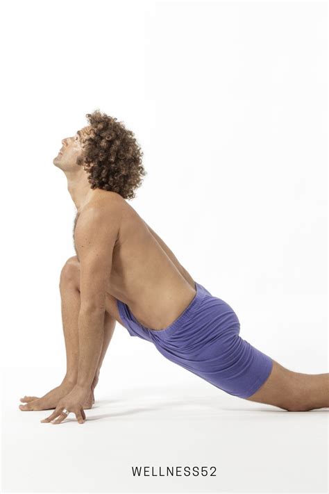 Get Rid Of Stiff Hips With This Minute Mobility Routine Says A Pt