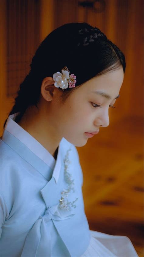 Pin Tillagd Av 태균 김 På 한복