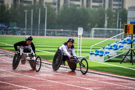 【聚焦宁夏首届残特奥会】高清大图：雨中赛场，拼搏的身影那么美 宁夏新闻网