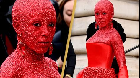Doja Cat Triggers Trypophobia Outbreak At Paris Fashion Week