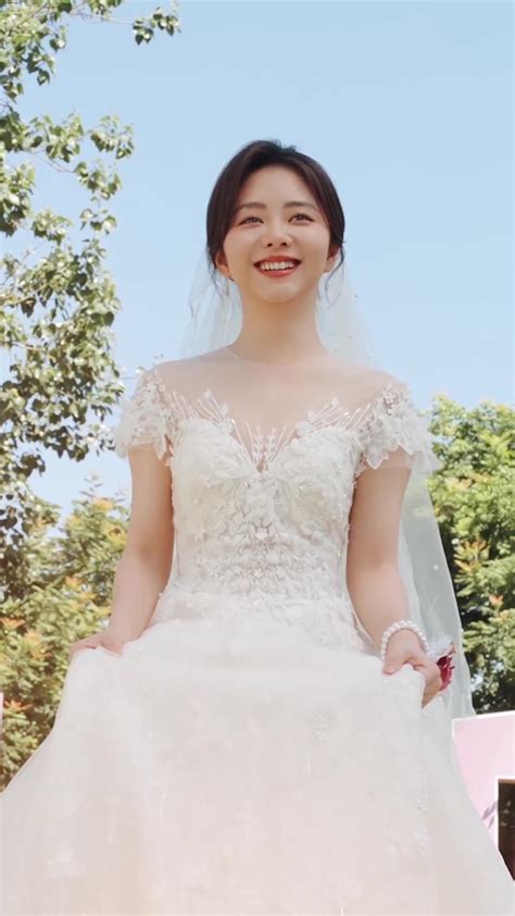 谭松韵的从女孩到为人妻，从青涩到温婉成熟，从校服到婚纱 直播吧
