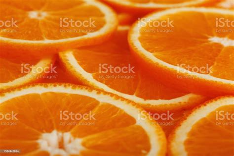 텍스처 배경으로 잘 익은 오렌지 백라이트 의 조각 전체 화면 클로즈업 매크로 0명에 대한 스톡 사진 및 기타 이미지 0명 과일 껍질 Istock