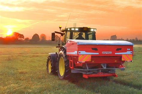 Precise Spreading With Primo E Ew Isotronic World Agritech