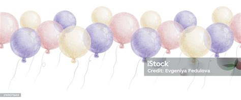 보라색과 분홍색 공기 풍선의 원활한 테두리 수채화 고립된 손으로 그린 그림입니다 웹 사이트 엽서 어린이 방 장식 및 파티 베이비 샤워 및 생일 카드 배너 0명에 대한 스톡