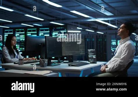 Admin In Data Center Using Augmented Reality Technology To Ensure