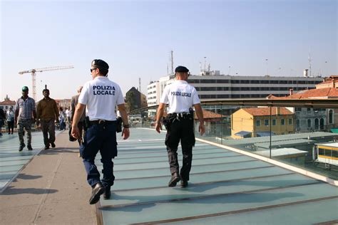 Polizia Locale Altri Sei Borseggiatori Colti In Flagranza Tre