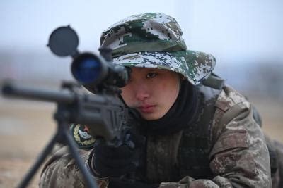第79集团军某合成旅通信女兵完成女狙击手的华丽蜕变 人民图片网